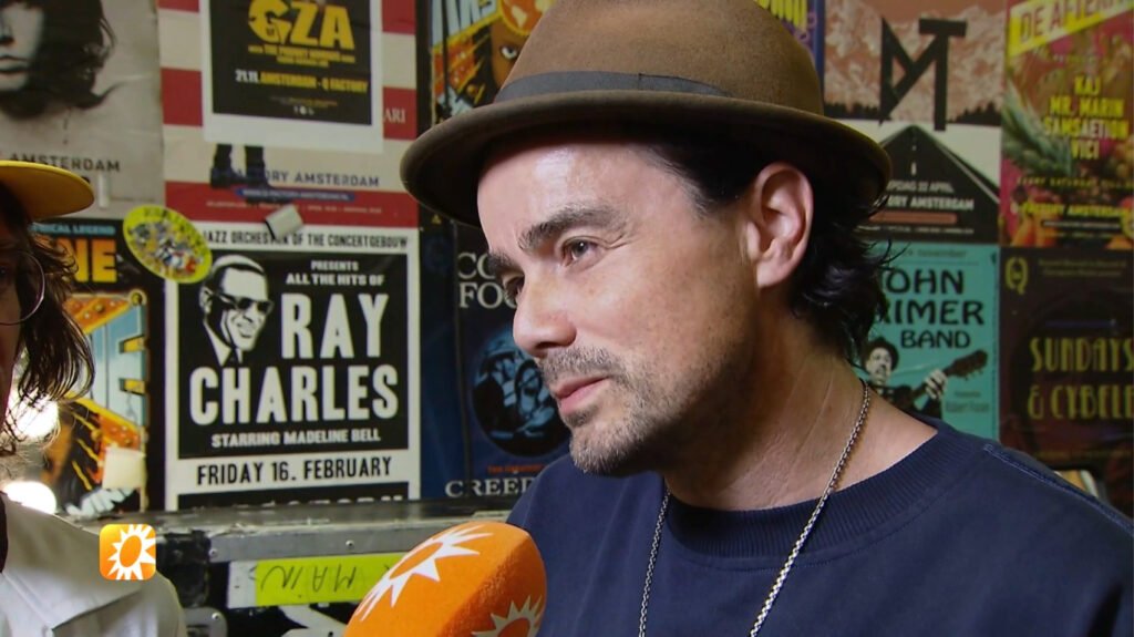 'Dinand Woesthoff wordt nu al uitgekotst bij The Voice of Holland ...